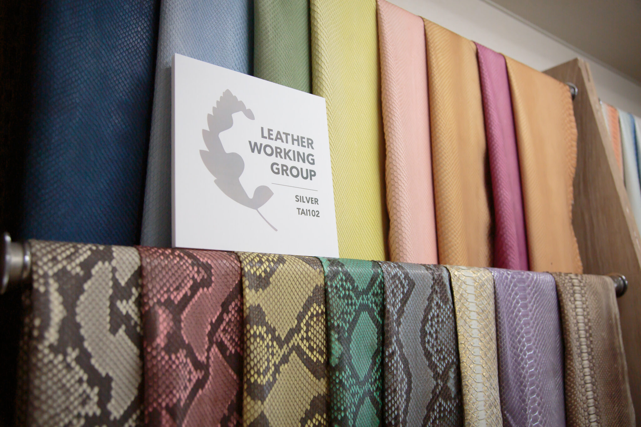 World Standard - 太閤染革